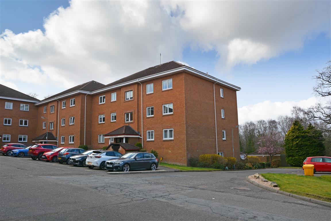 6G Golf Court, Netherlee – Corum Property