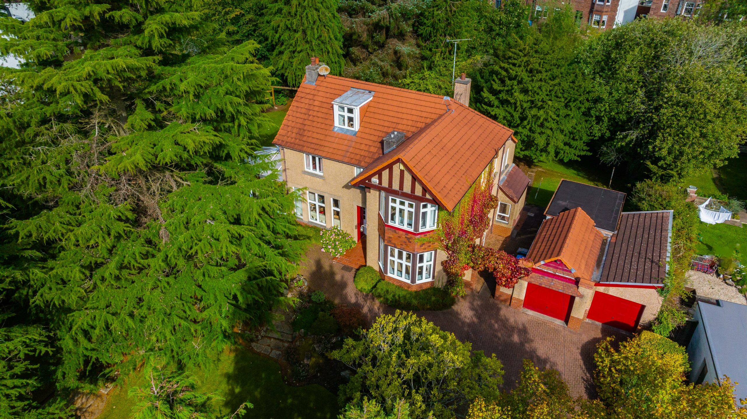 Douglas Avenue, Giffnock, – Corum Property