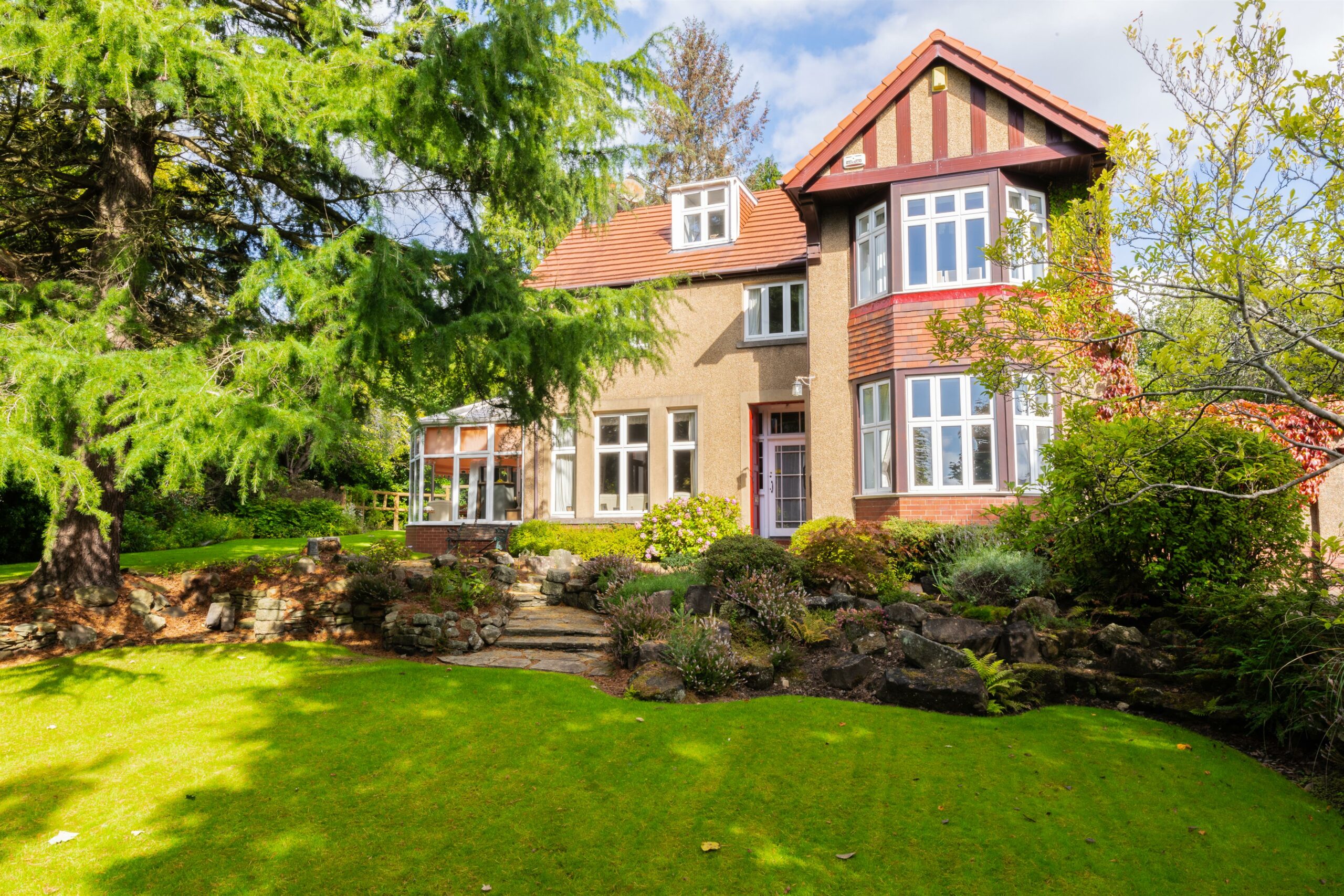 Douglas Avenue, Giffnock, – Corum Property