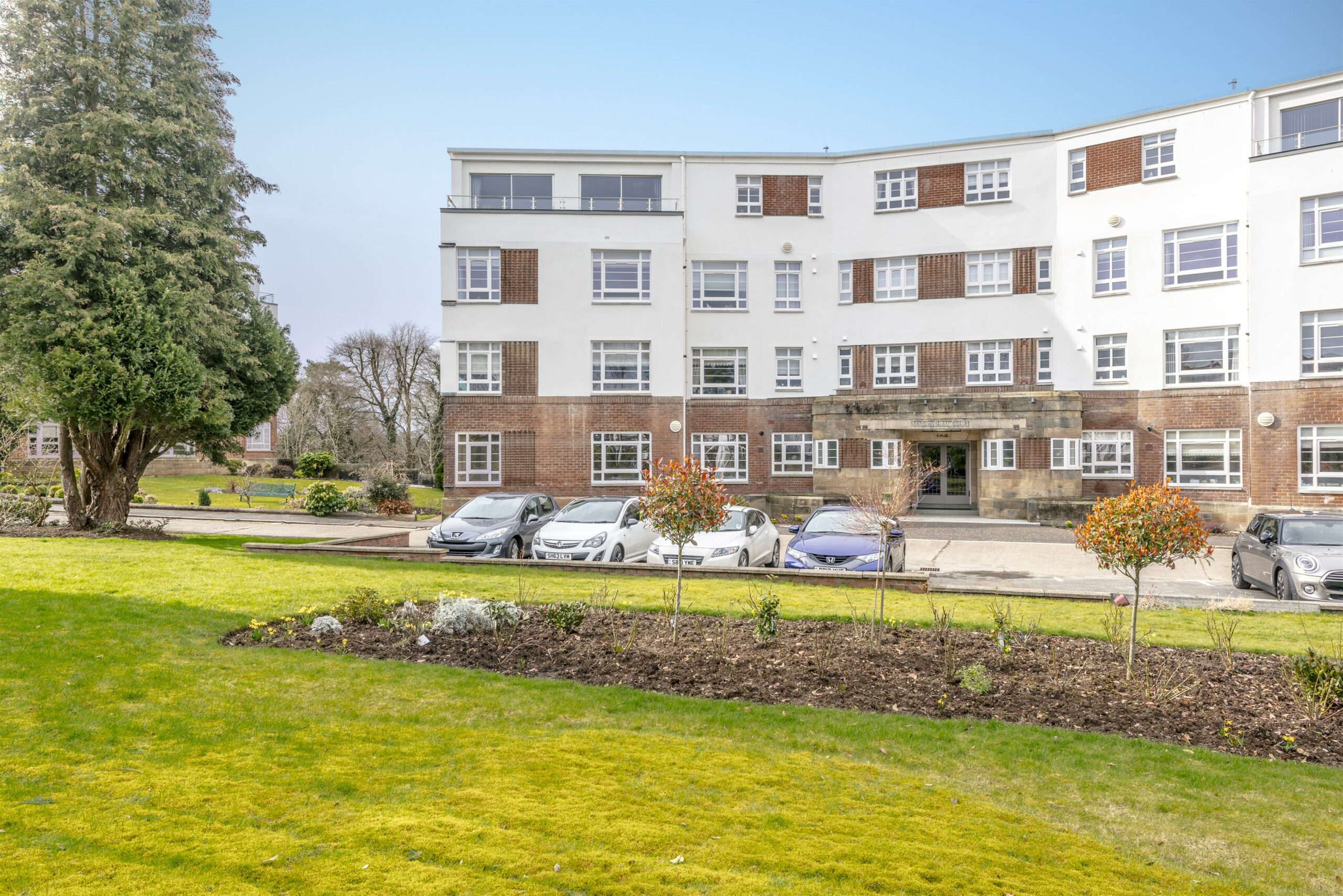 Penthouse 3, Sandringham Court, Newton Mearns – Corum Property